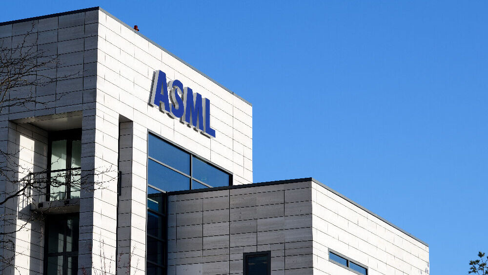 AKTIE IM FOKUS: ASML schwach - Bericht zu möglichen US-Restriktionen belastet - 25.02.25 - News ...